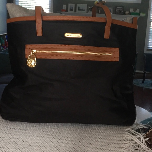 Michael Kors | Accessories | Pristine Michael Kors Purse | Poshmark